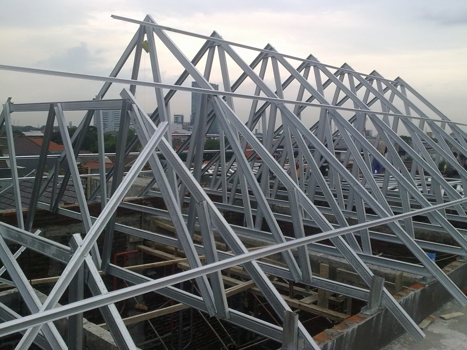 TUKANG BAJA RINGAN GALVALUM SIDOARJO: KUDA KUDA BAJA RINGAN