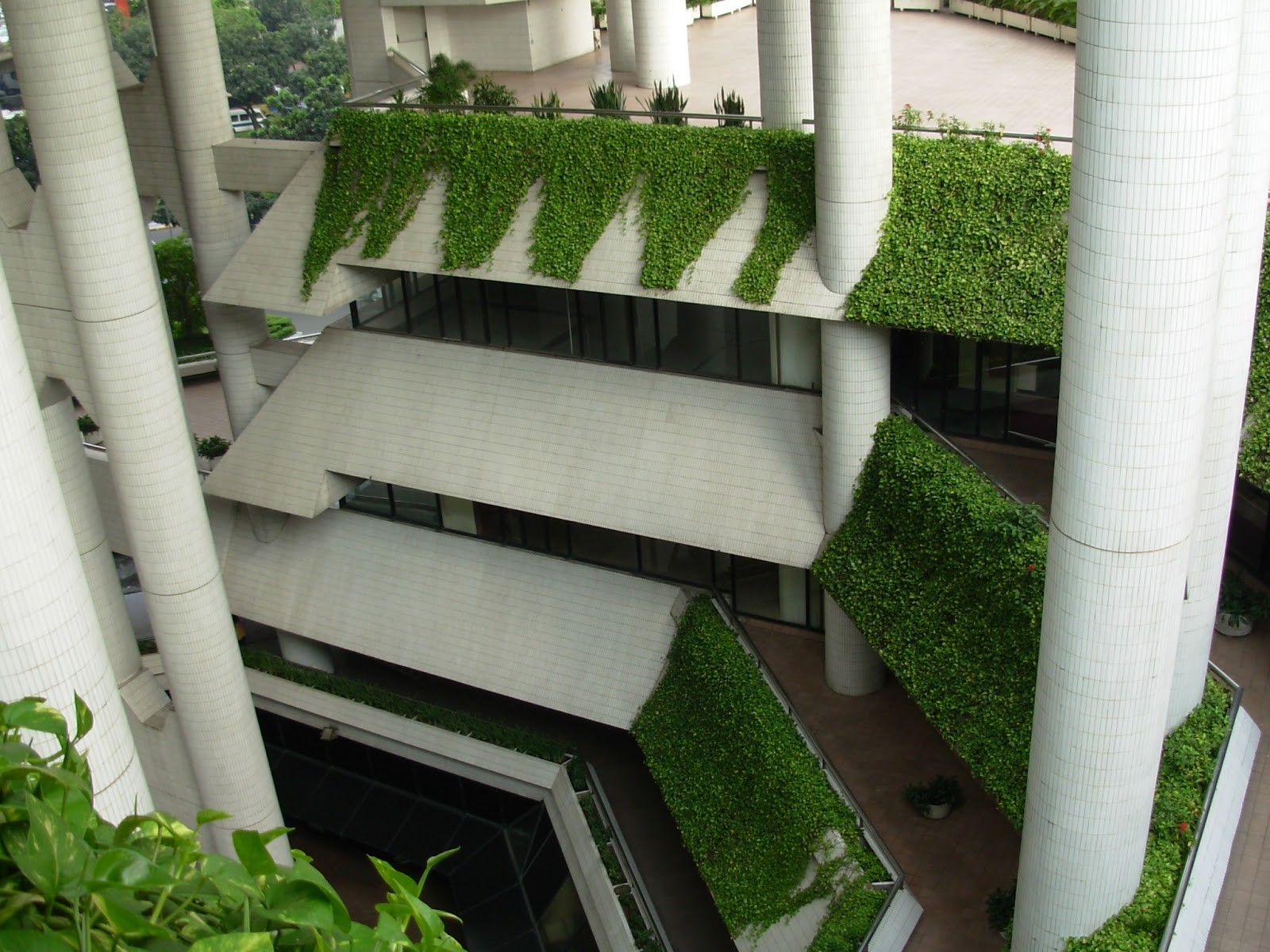 TUGAS ARSITEKTUR: Contoh bangunan ekologi di Indonesia: Wisma Dharmala ...