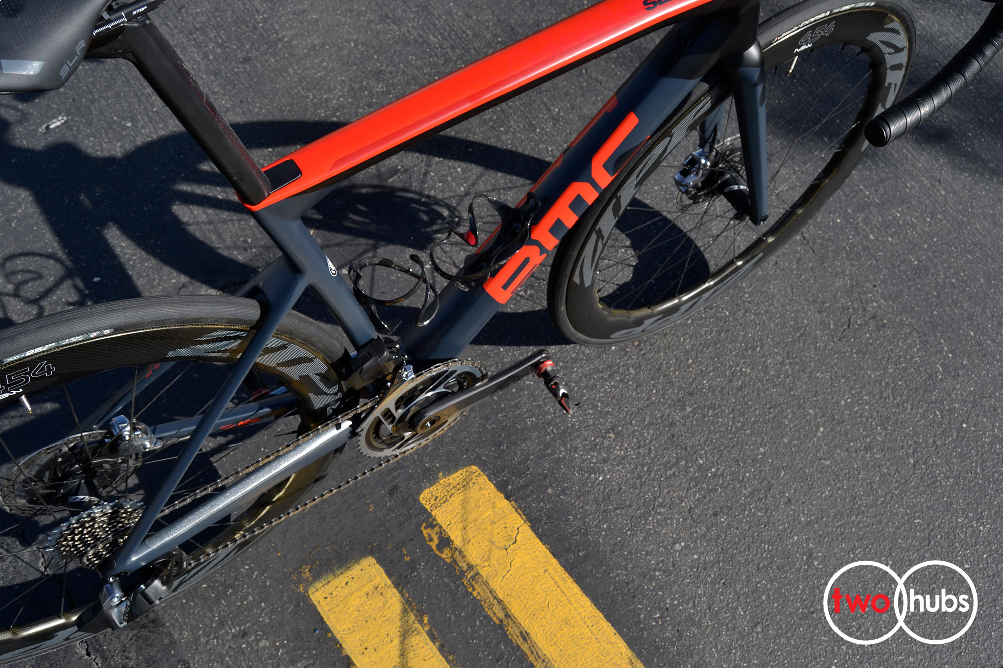 www.twohubs.com: BMC Team Machine SLR01 Disc SRAM Red eTap AXS Zipp 454 ...