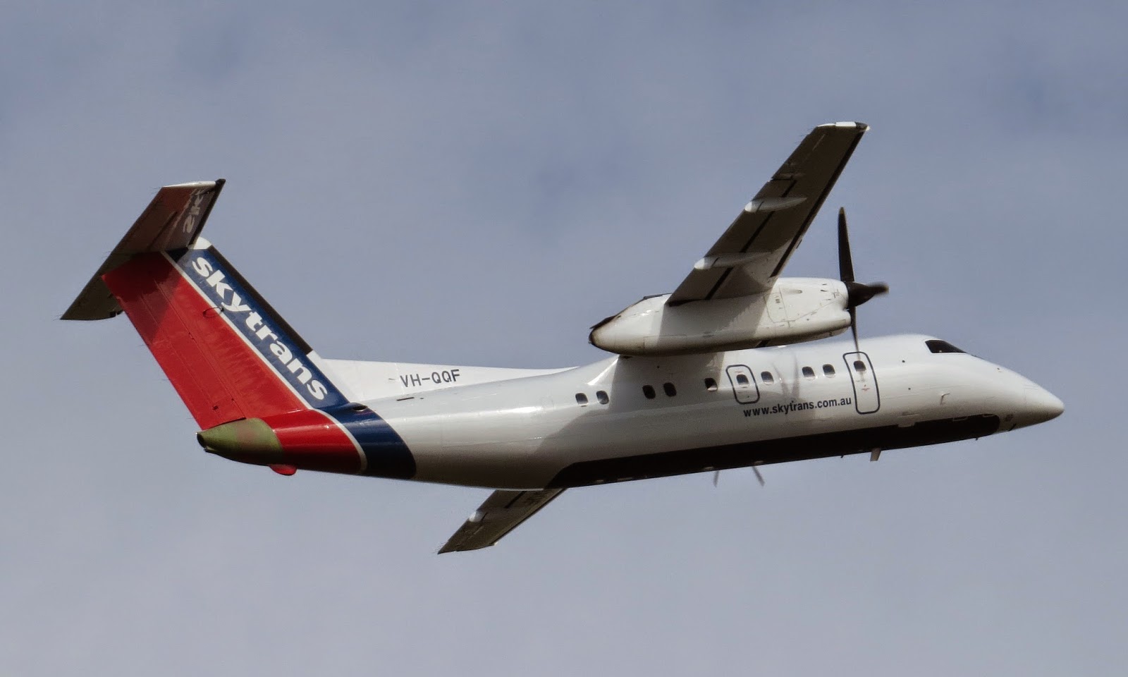 Central Queensland Plane Spotting: Skytrans Dash-8-100 VH-QQF at Mackay ...