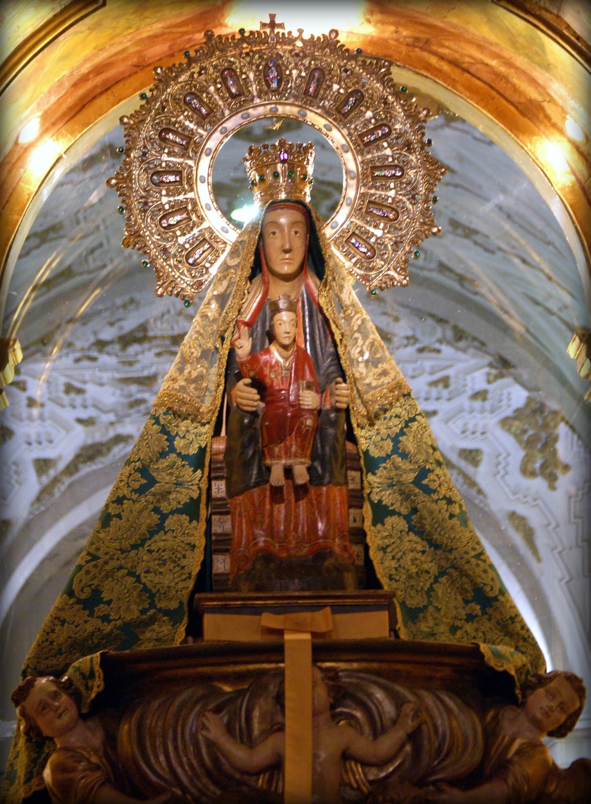PATRONAS MARIANAS DE ESPAÑA: CUELLAR ( SEGOVIA). NUESTRA SEÑORA DEL HENAR