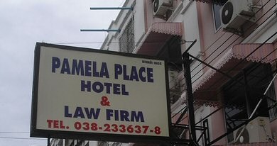 The Plural Of Hyena: Funny Hotel/Motel Signs
