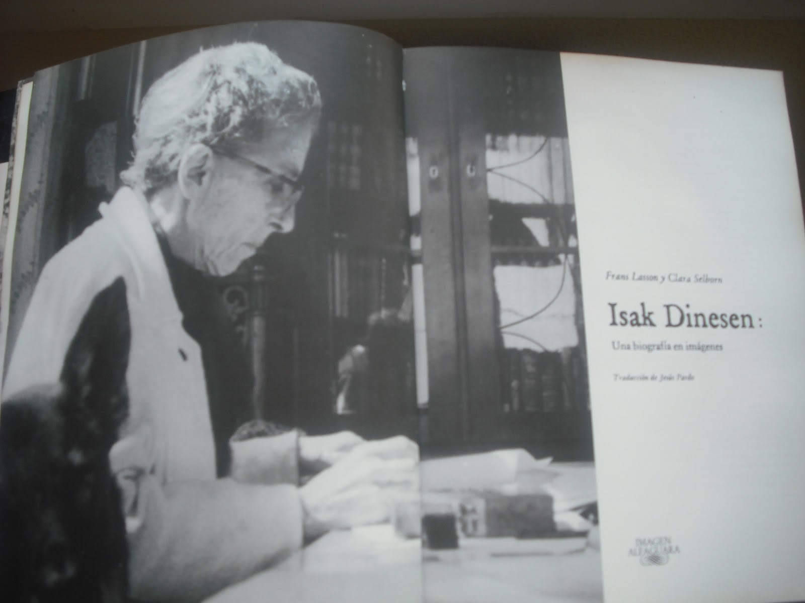 Walking around: Isak Dinesen: Una biografía en imágenes