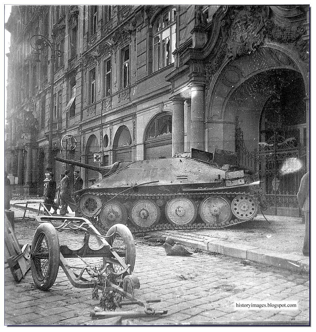 HISTORY IN IMAGES: Pictures Of War, History , WW2: Downfall: The ...