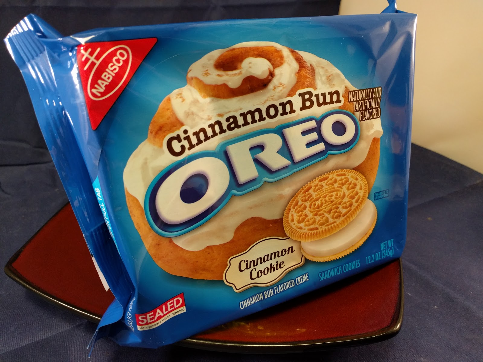 The Food Kingdom: Oreo Week, Day 1: Cinnamon Bun Oreo