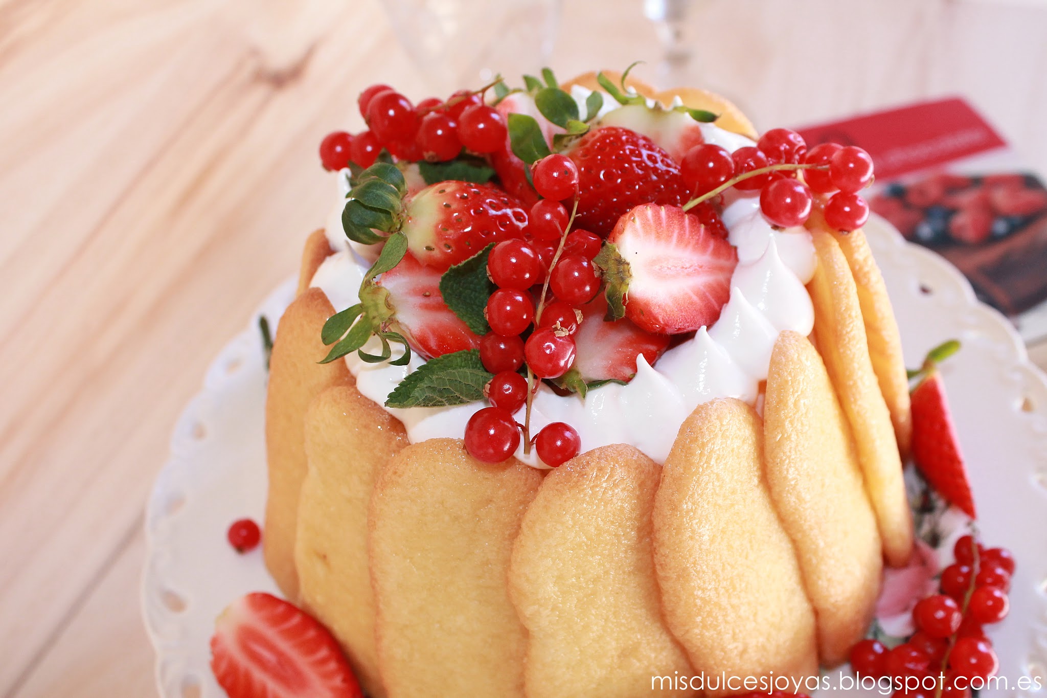 Charlota de fresas y crema bavaroise a la vainilla [Mis Dulces Joyas]