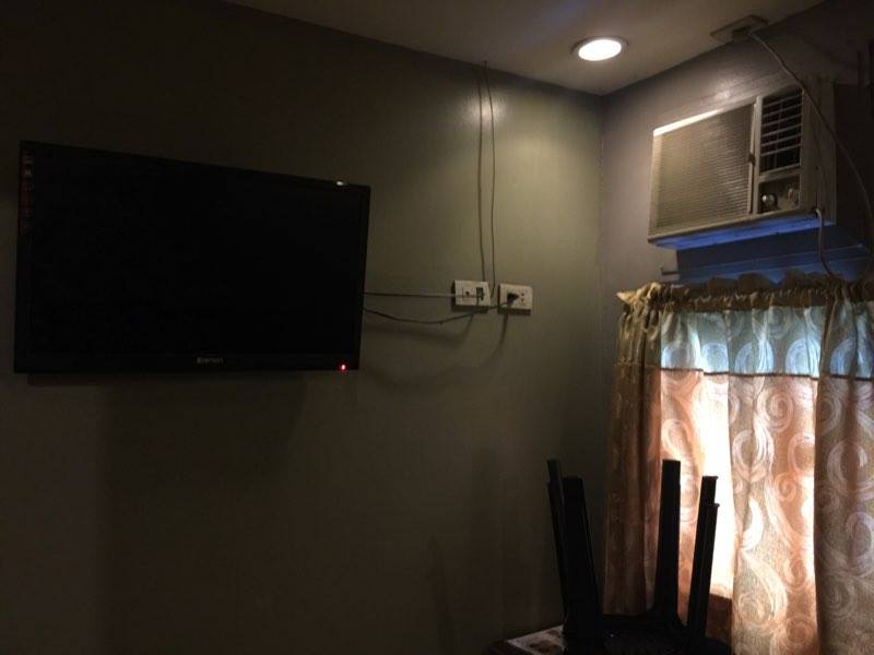 Motel Hopping: CREST HOTEL - CUBAO