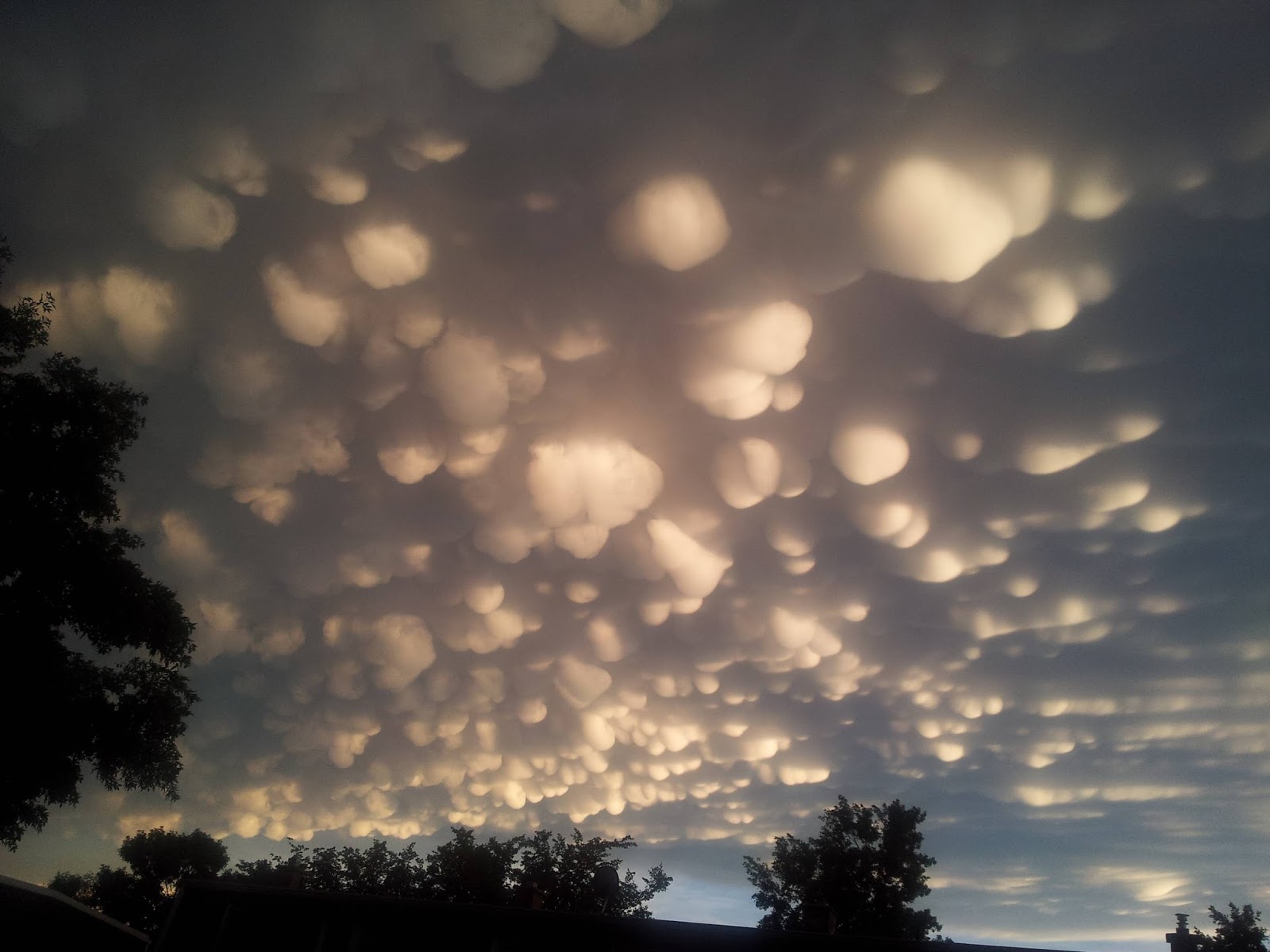 Fieggentrio: Mammatus wolken