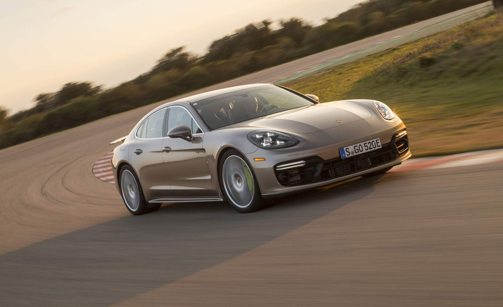 Top 10 Luxury High Performance Cars 2019