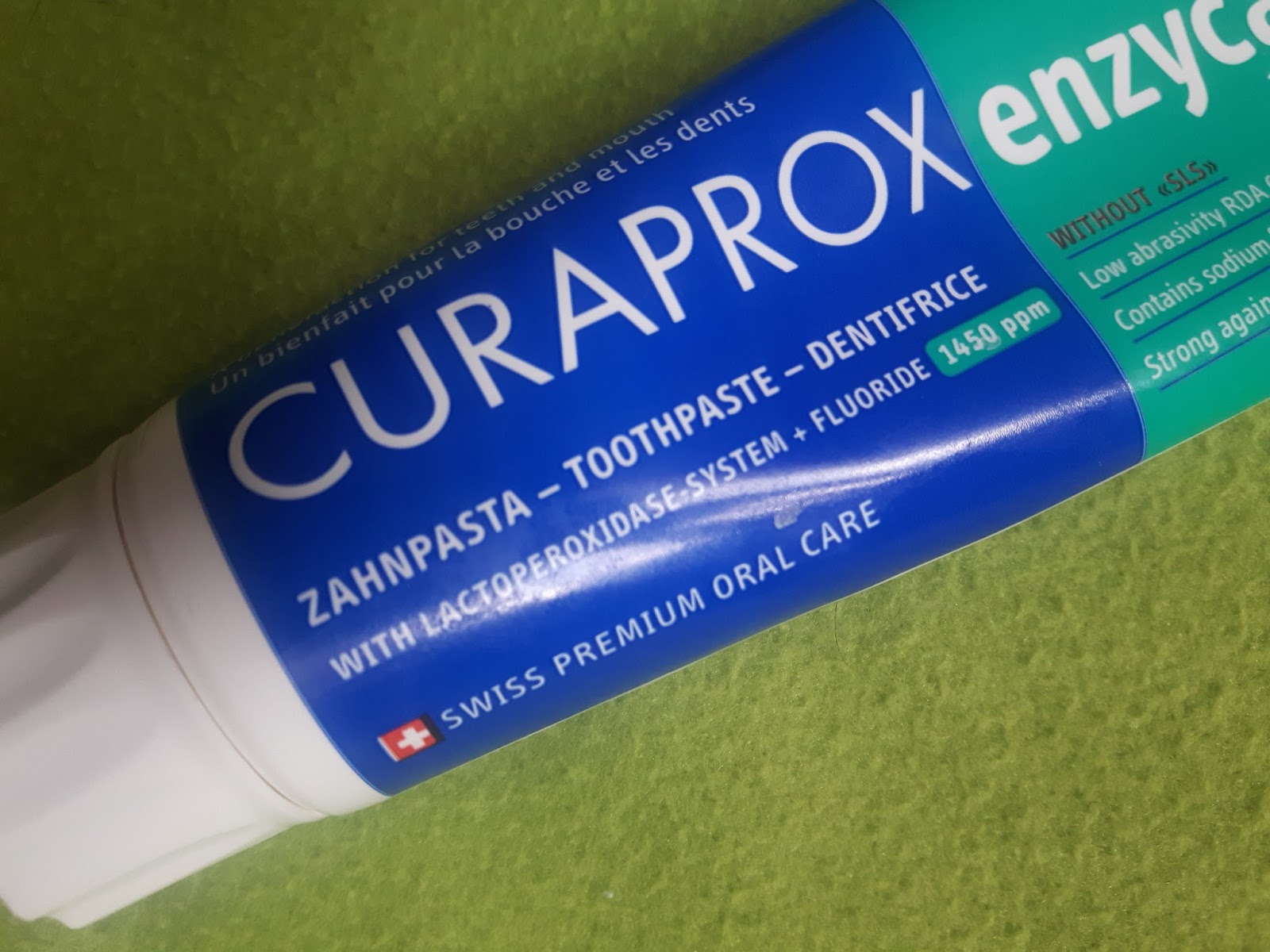 Evvie: Pasta do zębów Curaprox