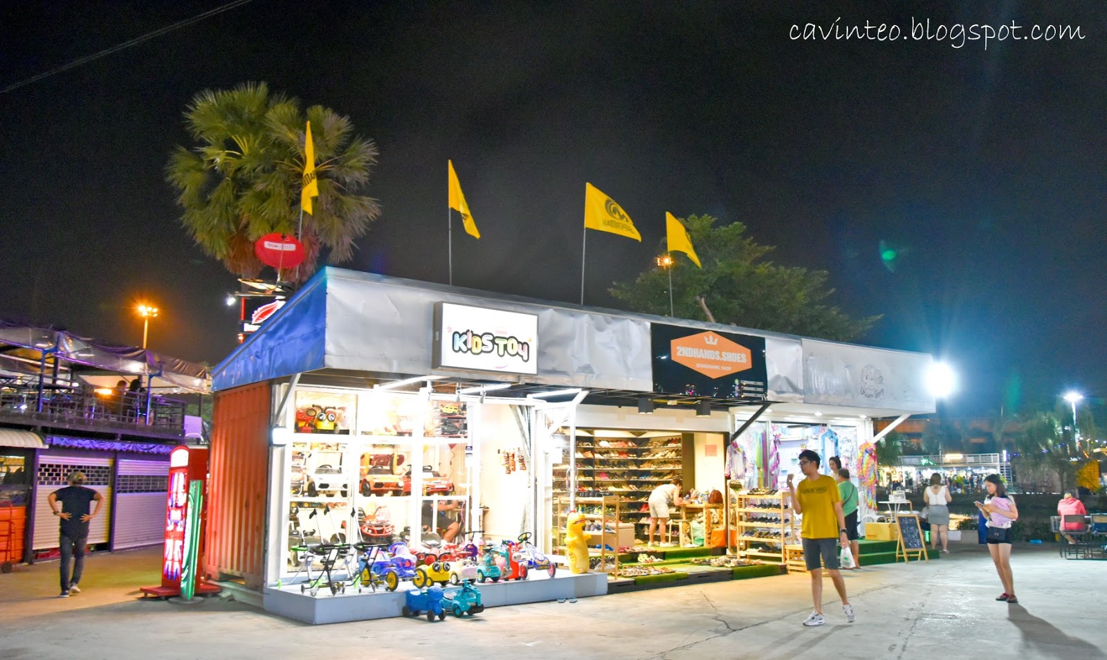 Entree Kibbles: Hua Mum Night Market - Big & Filled with Locals ...