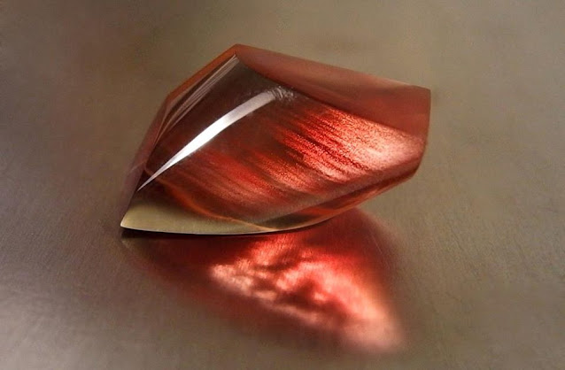 Aventurescence: Light-Reflecting Inclusions That Produce a Bright Flash