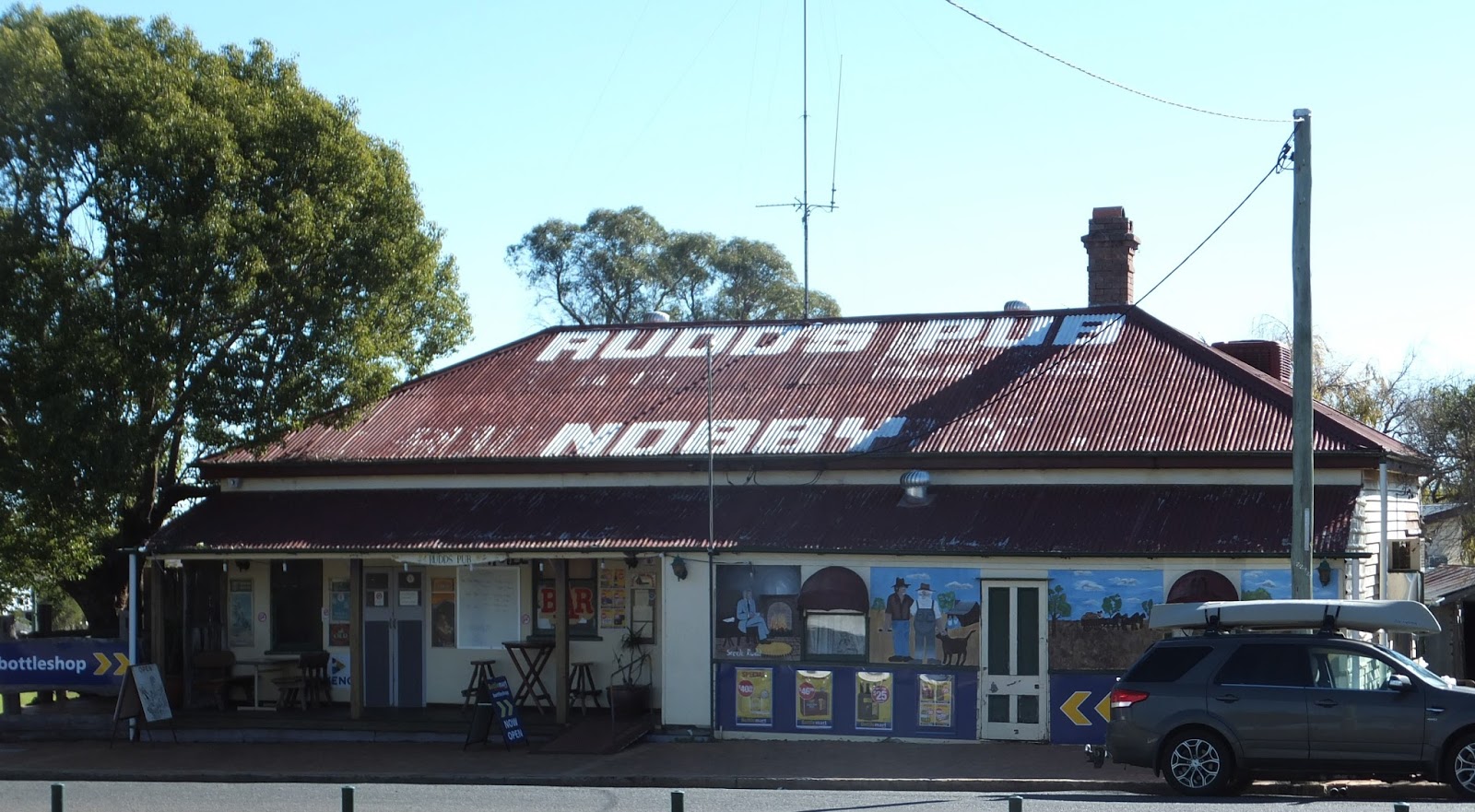 "THE LEYLAND SISTERS": NOBBY, QLD - POPULATION: 484