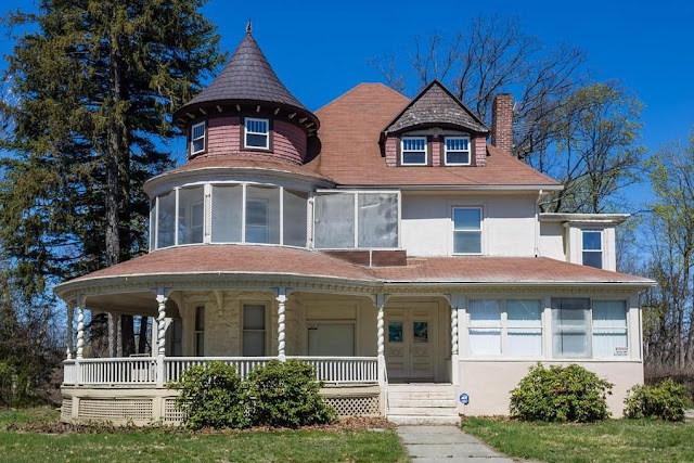 Sweet House Dreams: 1909 Victorian in Springfield, Massachusetts