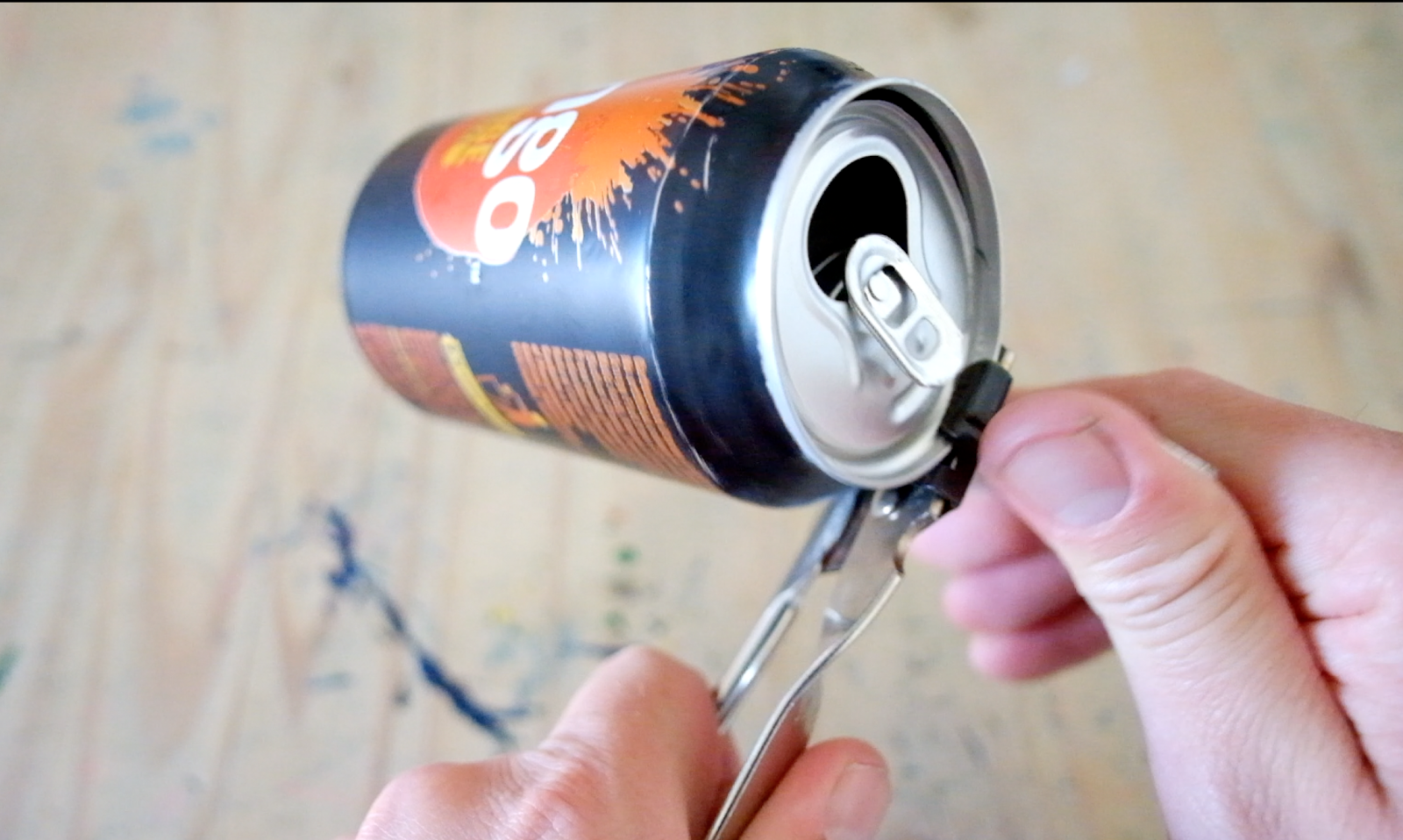 DIY - Super simple pinhole camera (also use for solargraphy)