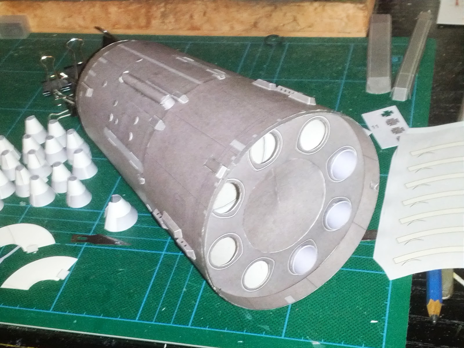 Paper Model Projects: Soviet N1 launcher in 1:96 Scale