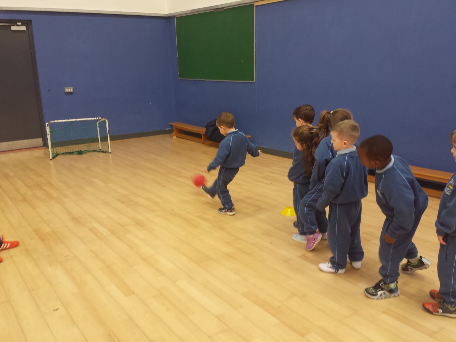 Junior Infants Scoil Nioclais: Kicking Practice!