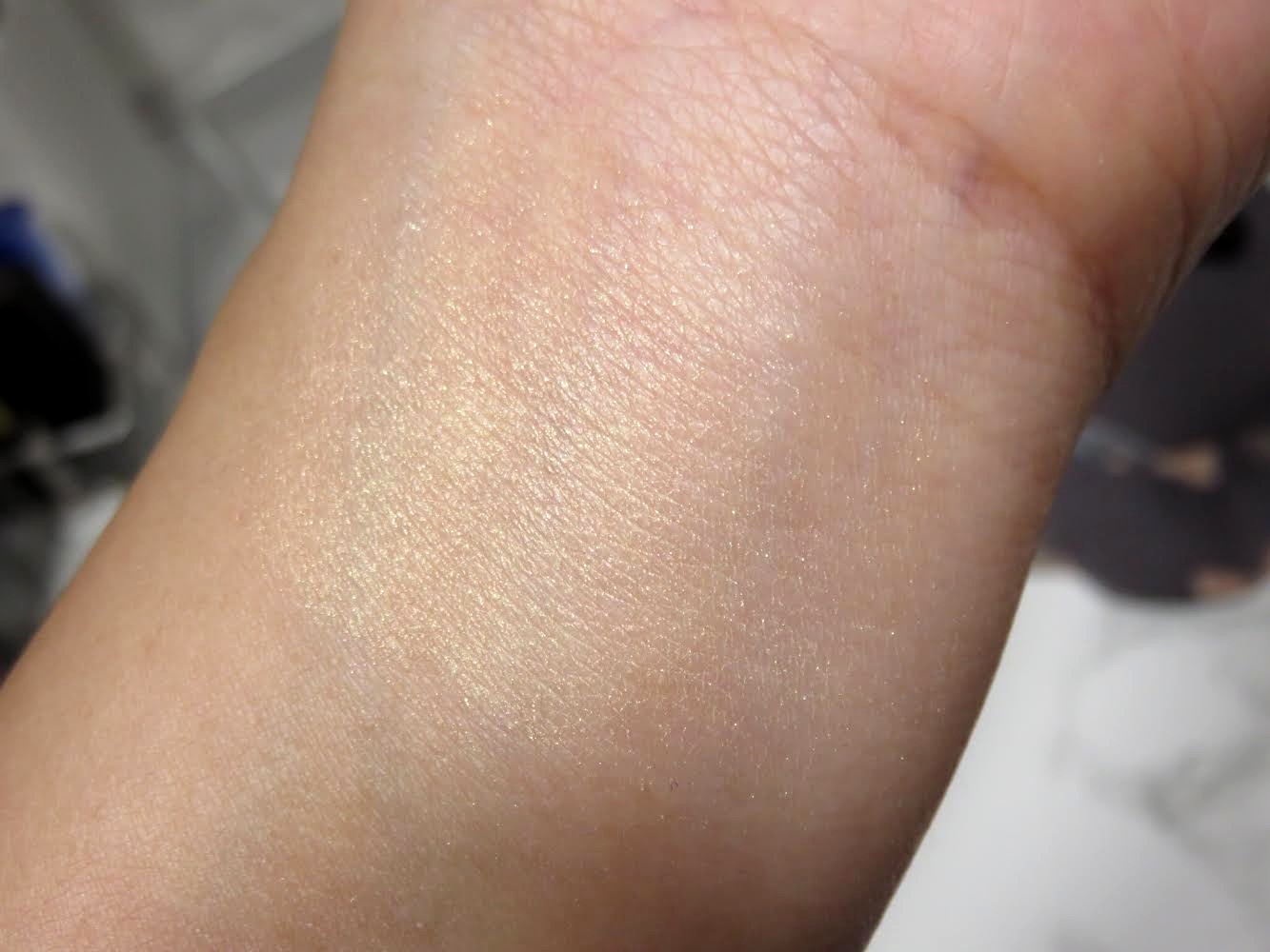 | Review | Laura Mercier Translucent Loose Setting Powder Glow | PRETTY ...