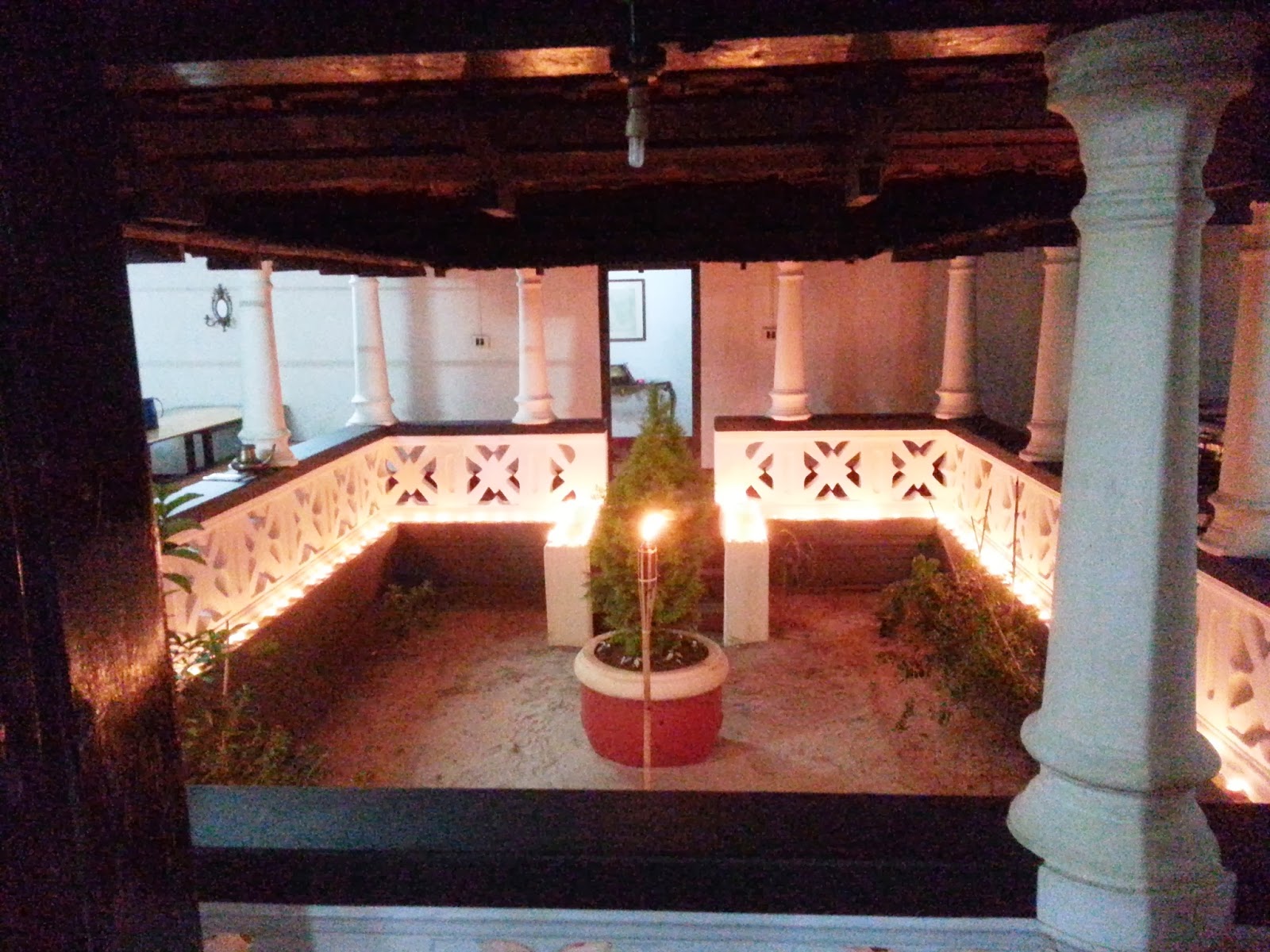 Song of the waves - Parayil A. Tharakan Blog: Two photos of our tharavad