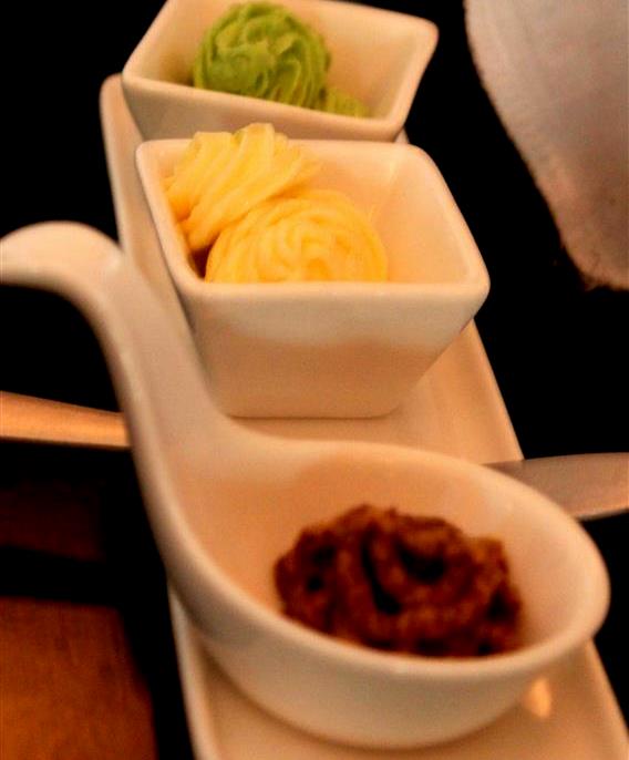 Mumbai Candid: Review: Fat Cat Cafe