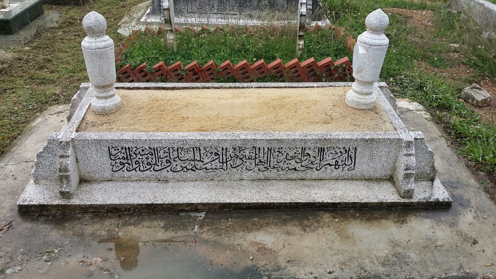 Membina dan Membaiki Pusara: PERKHIDMATAN MENGECAT DAN MEMBAIKI PUSARA