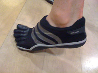 Tokyo Fitness: Review: "Toe Shoes" Adipure by Adidas
