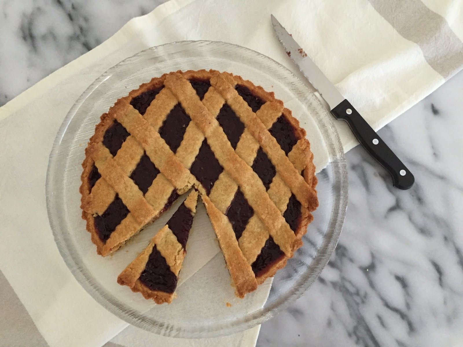 KITCHEN IN THE SAND: Jam crostata (tart) with kamut shortcrust