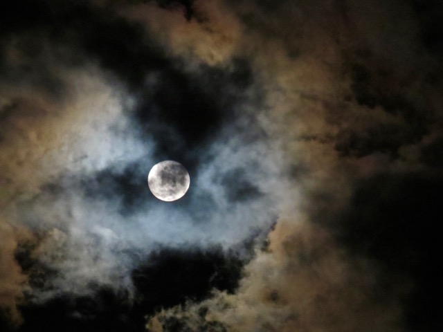 Rustnstuff: Setting moon after the rain