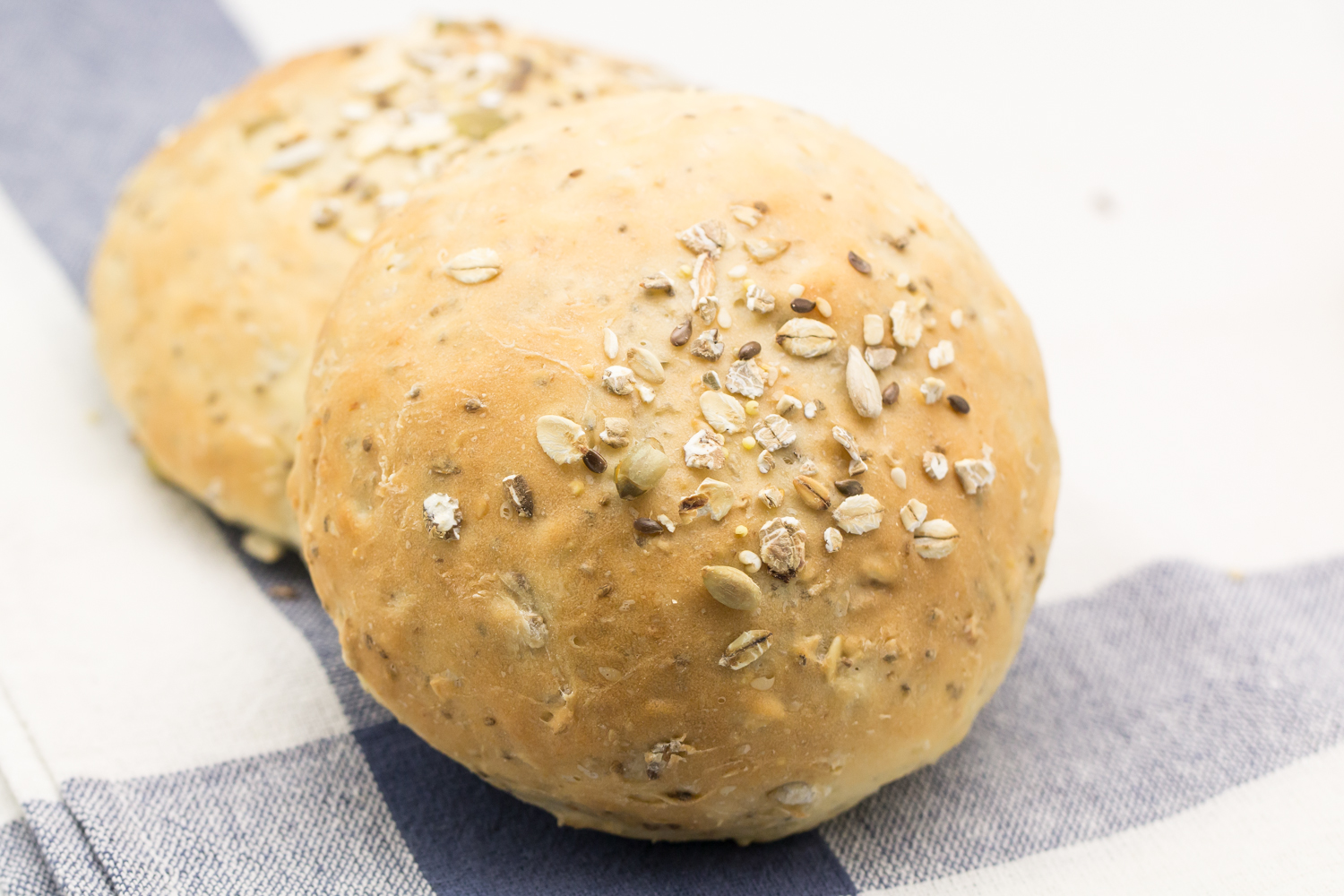 Buns with Multigrain Topping