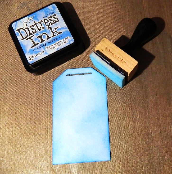 Arcy Scraps!: creating your own background with Tim Holtz Distress Inks