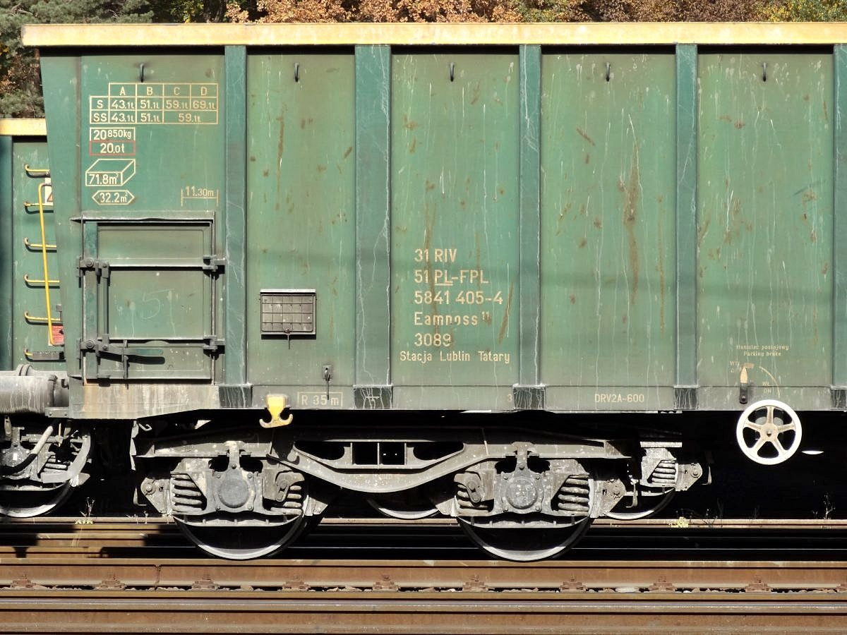 Class 66008 FPL z wagonami Eamnoss11 na towarowym Rembertowie | Torowy