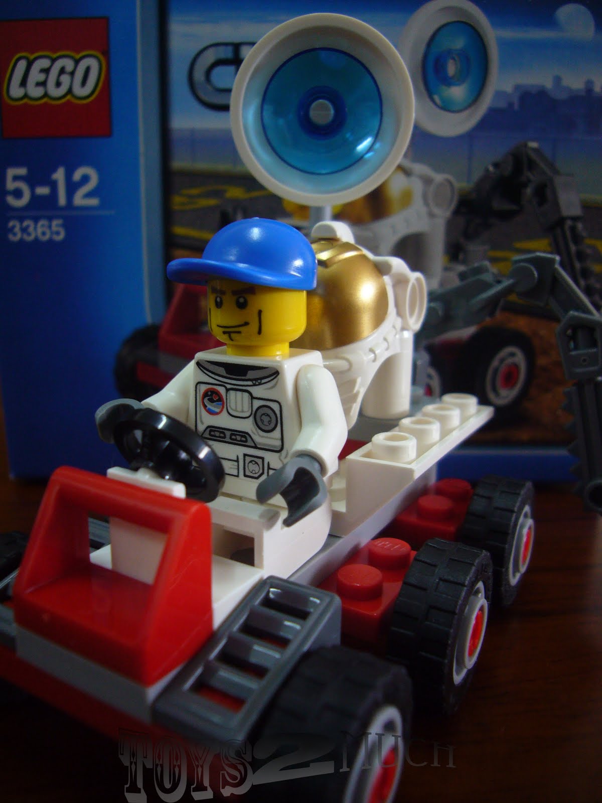 TOYS2MUCH: LEGO Space Moon Buggy 3365