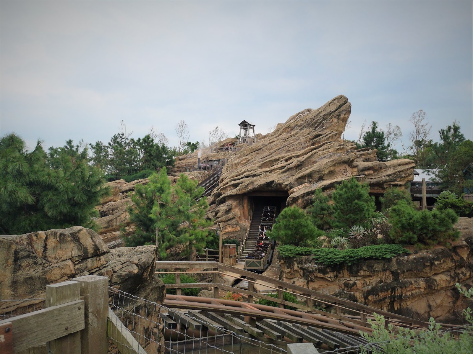 Hong Kong: Disneyland - Elle Field