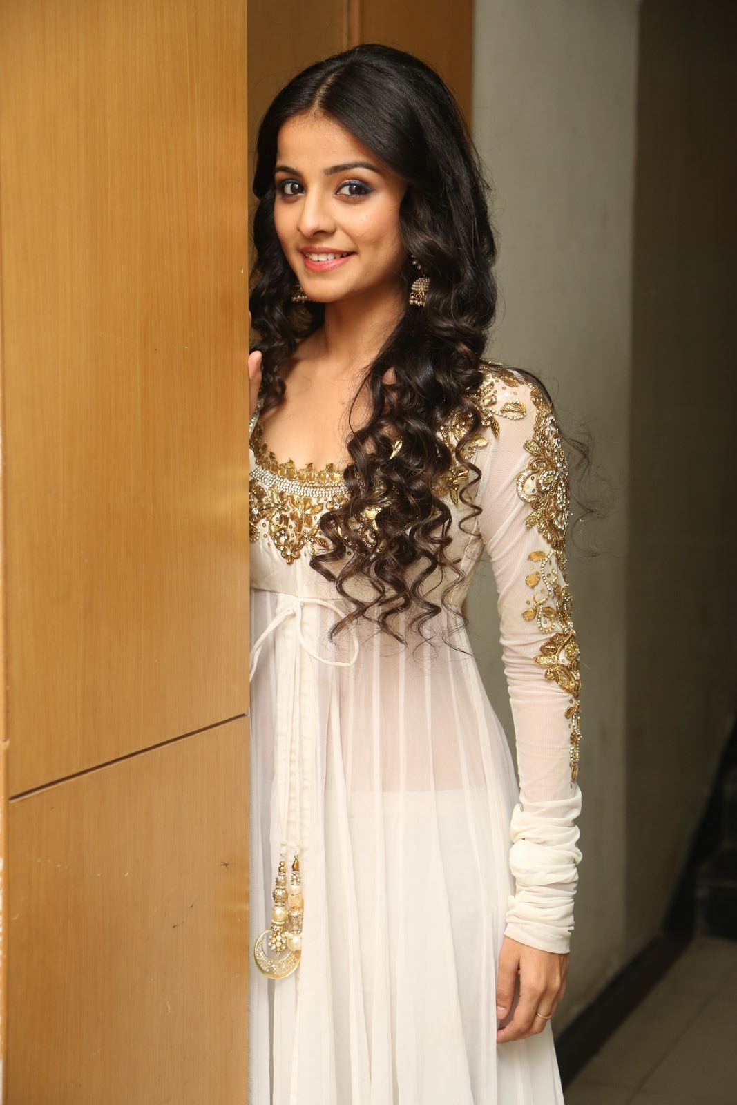 DESI ACTRESS PICTURES: Mahima Makwana Cute Photo shoot gallery ...