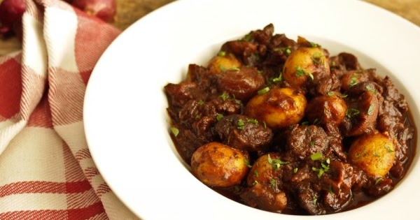 RECEPT ZA GULAŠ - GOVEĐI GULAŠ SA PEČURKAMA