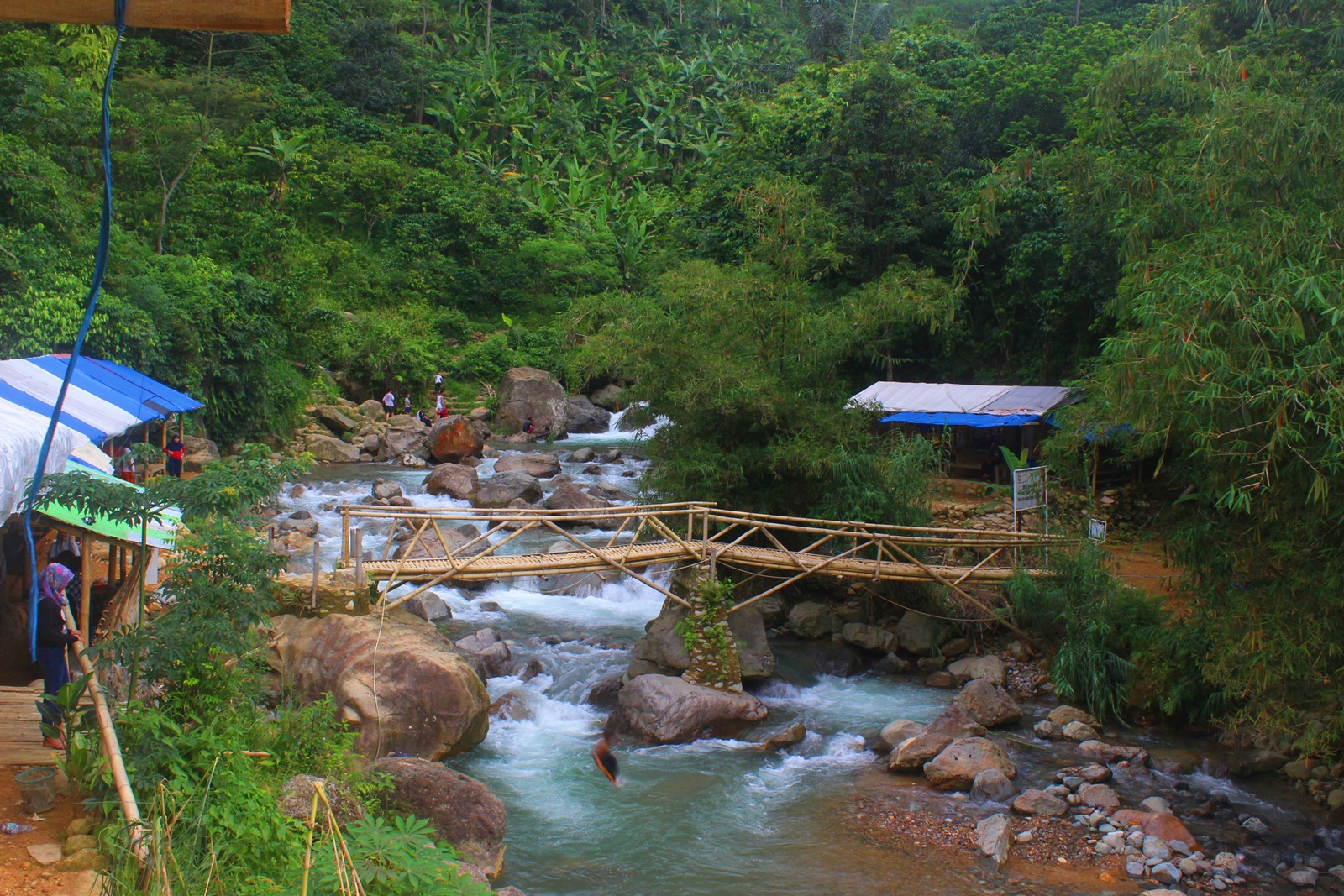 Leuwi Hejo, Curug Indah yang Tersembunyi di Sentul Bogor - Liberica ...