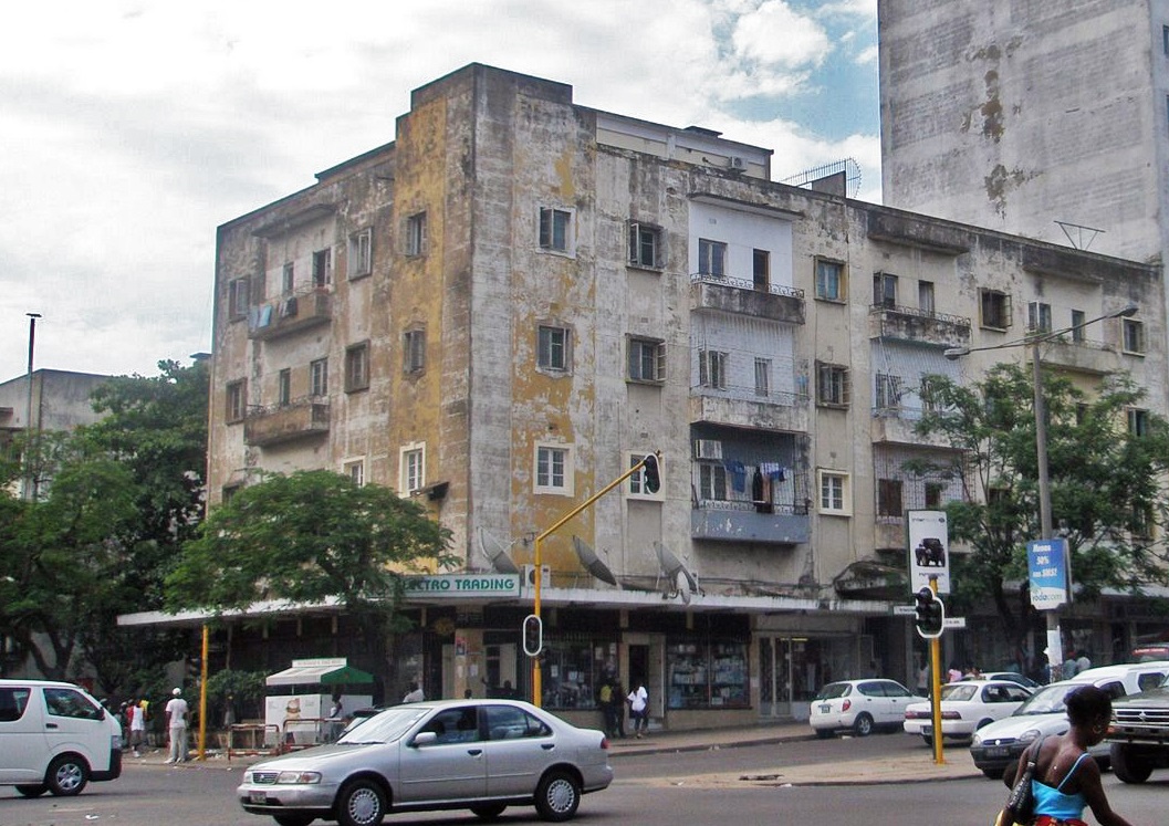 Prédio Modernista de esquina na Av 24 de Julho, Maputo