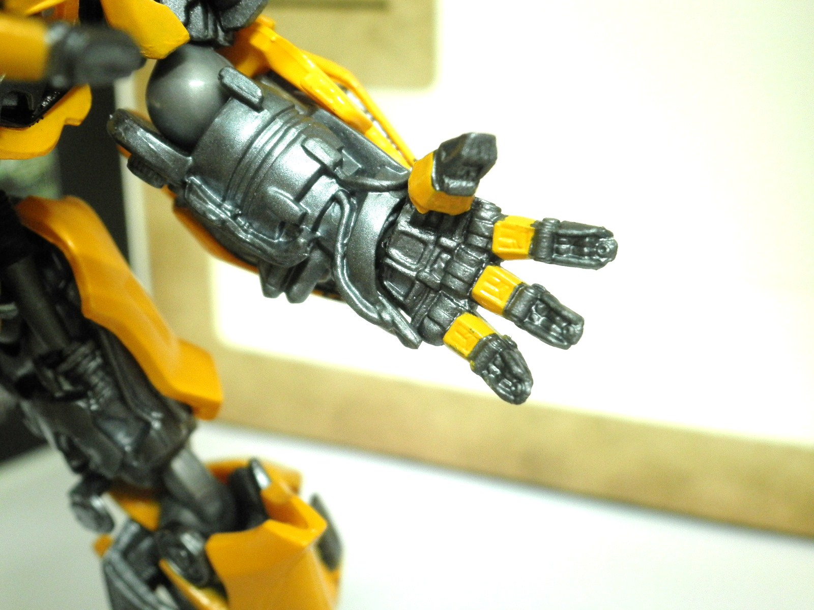 Revoltech Reviewed!: 5 Reasons Why I Adore Revoltech Bumblebee