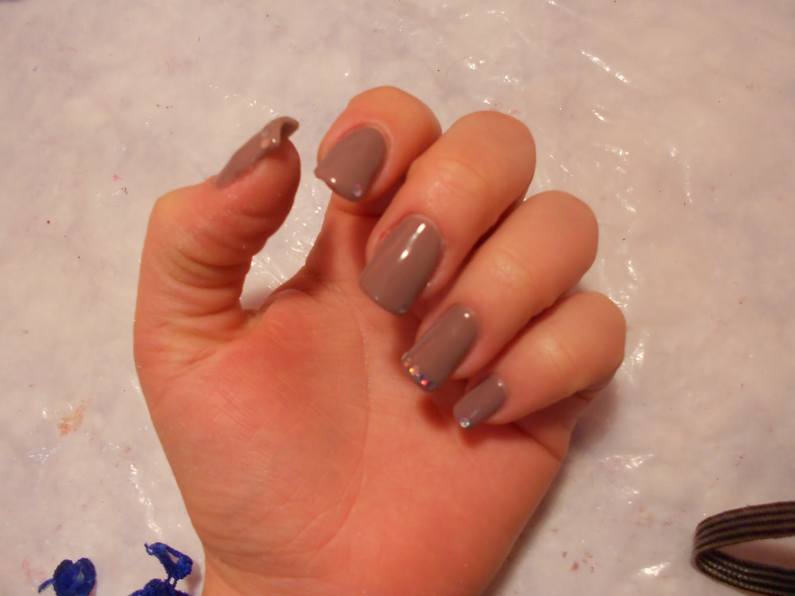 Mariagrazia Nails art: color fango e brillantini