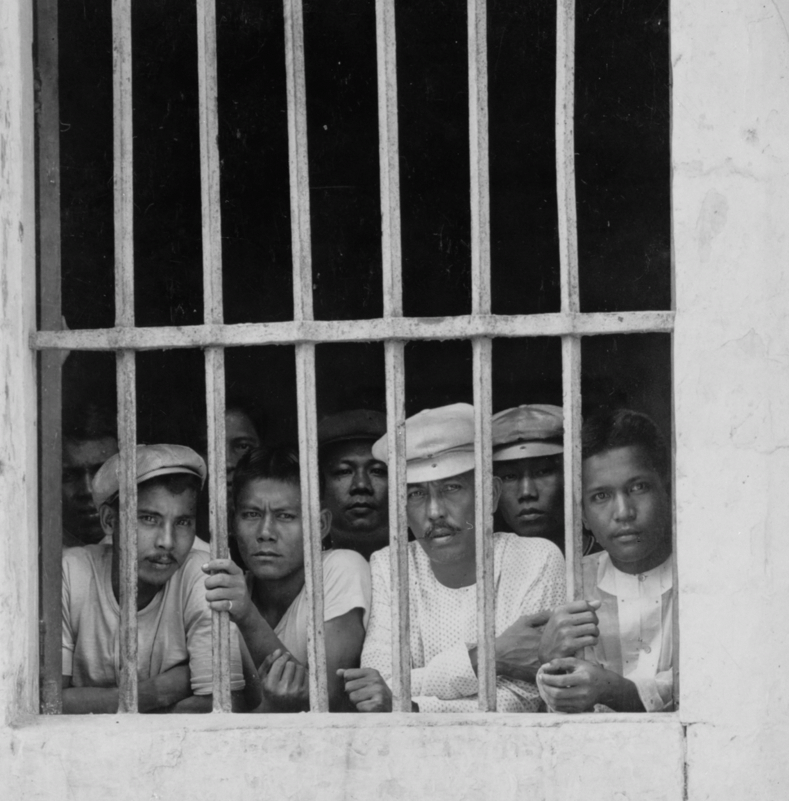 The Chubachus Library of Photographic History: Captured Filipino ...