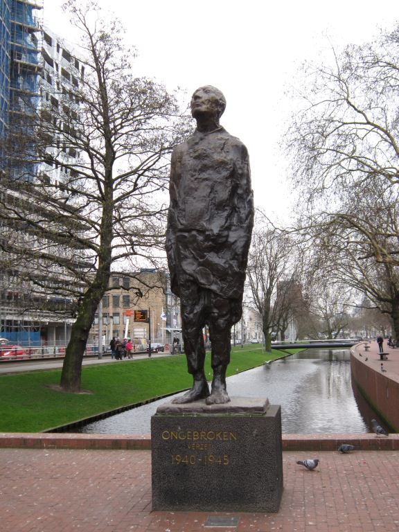 clog blog: Rotterdam: City of Statues