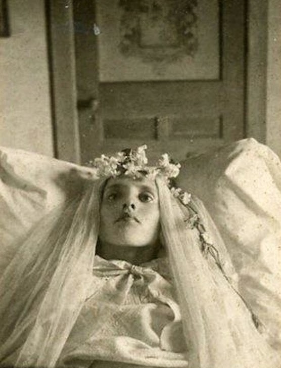 20 Inquietantes fotografías post mortem que te harán pensar