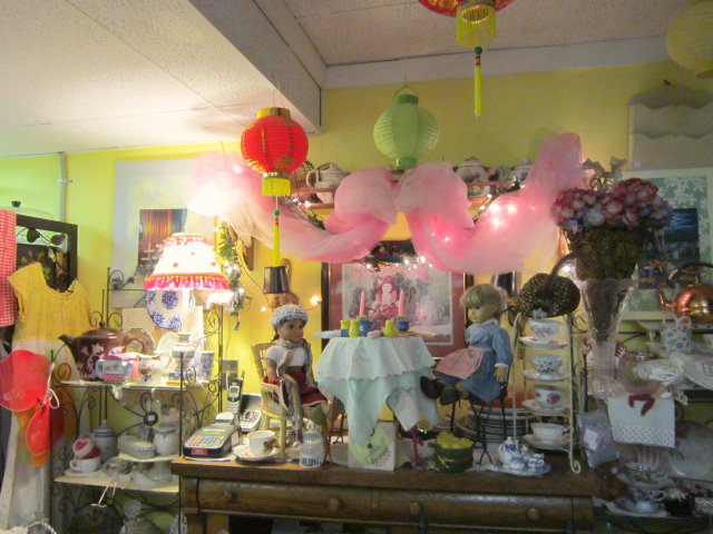 Relevant Tea Leaf: Victorian Tea Parlor in Berkley, MI