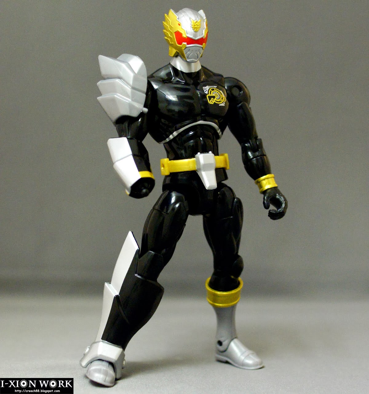 一眼看穿: Power Rangers Megaforce - Armored Ultra Mode Robo Knight