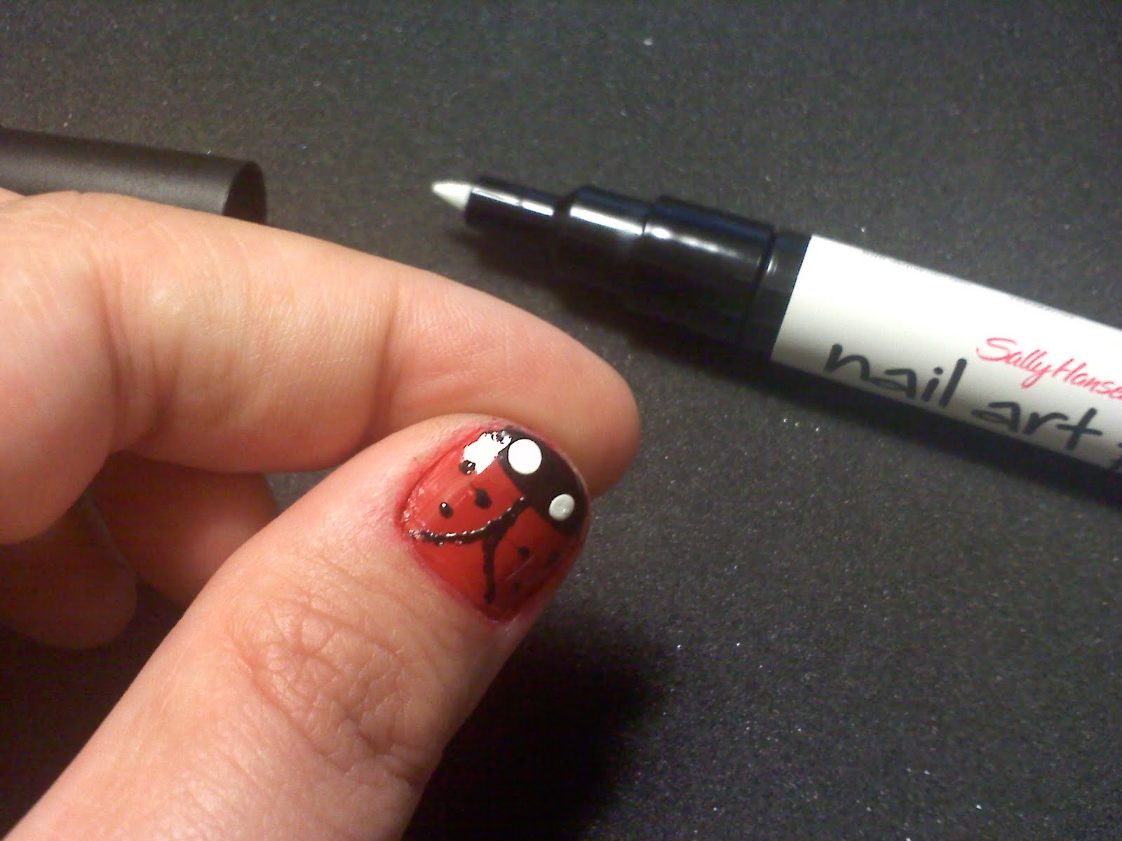 Life in the Motherhood: Ladybug Fingernail Polish Tutorial