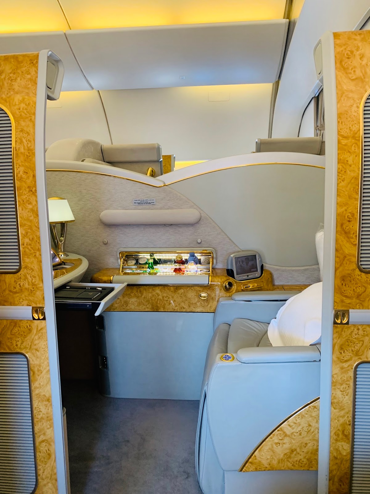 Review: Emirates EK417 First Class Boeing 777-300ER Sydney to Dubai ...