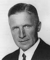 ADRIPPI imagen y marca: PAUL RENNER: Diseñadores tipográficos.