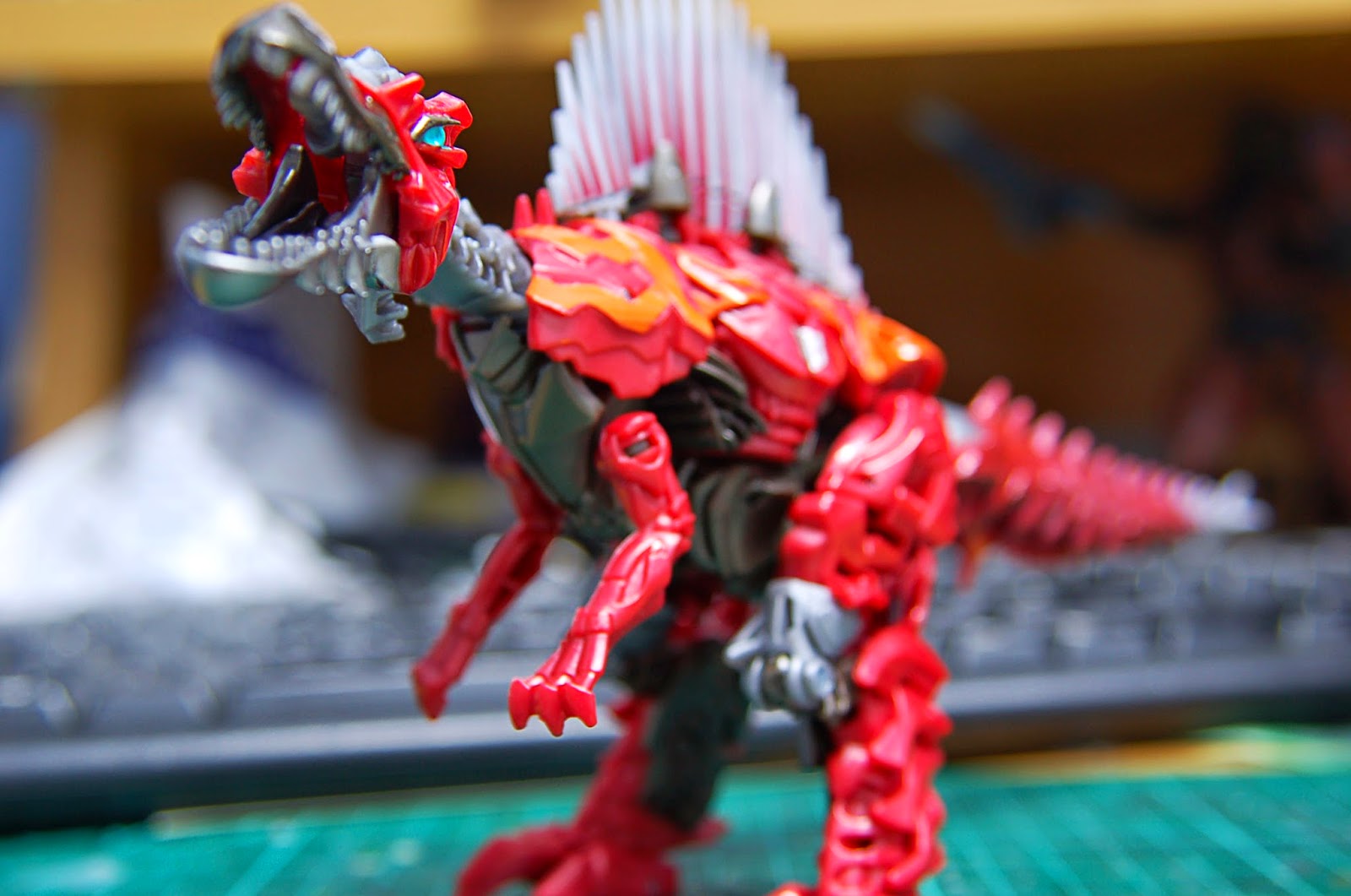 Plastic Heap: Hasbro Transformers Age of Extinction Deluxe Scorn