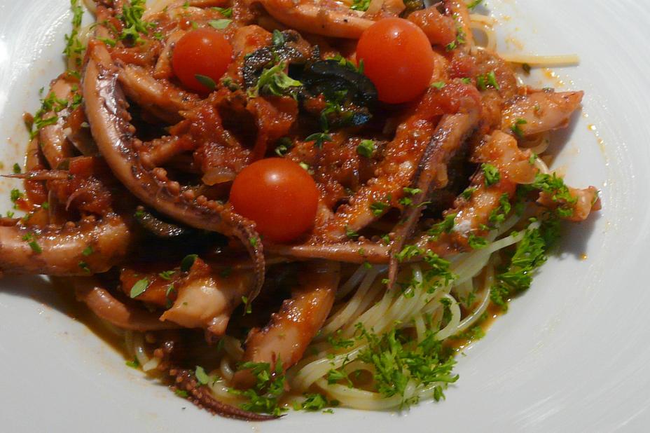 Kulinarische Welten zu Fisch- und Meeresfrucht: Kalmarzöpfe in ...