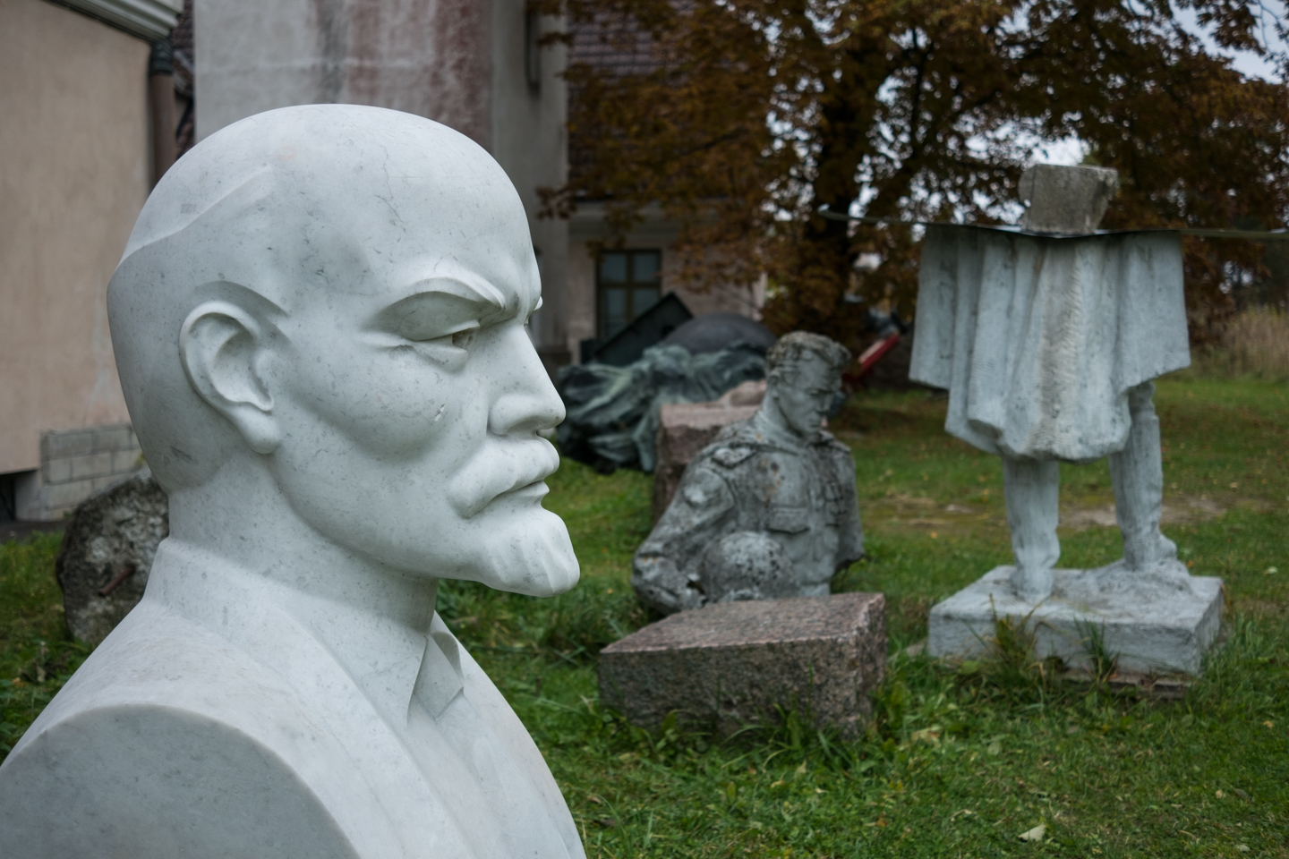 Hello Talalay: Old Soviet Monuments Behind The Tallinn Maarjamäe Palace ...